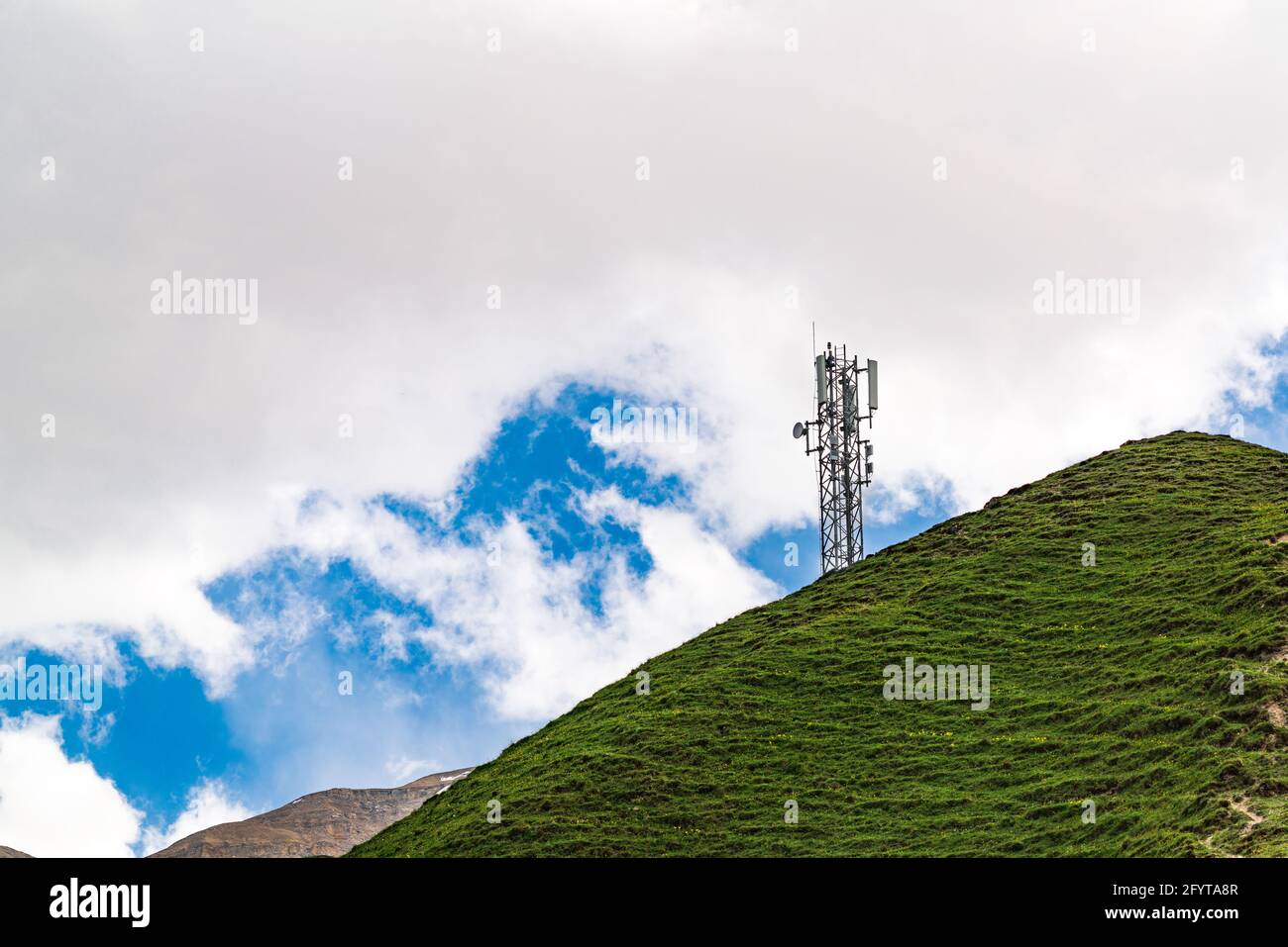 5g tower hi-res stock photography and images - Alamy