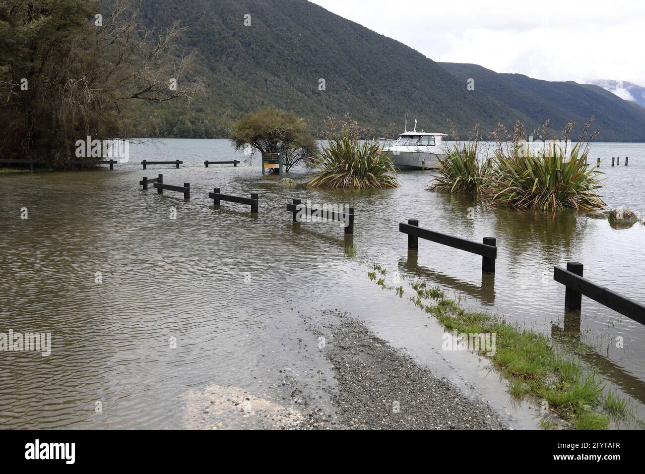 Lake Rotoroa / Lake Rotoroa Stock Photo - Alamy