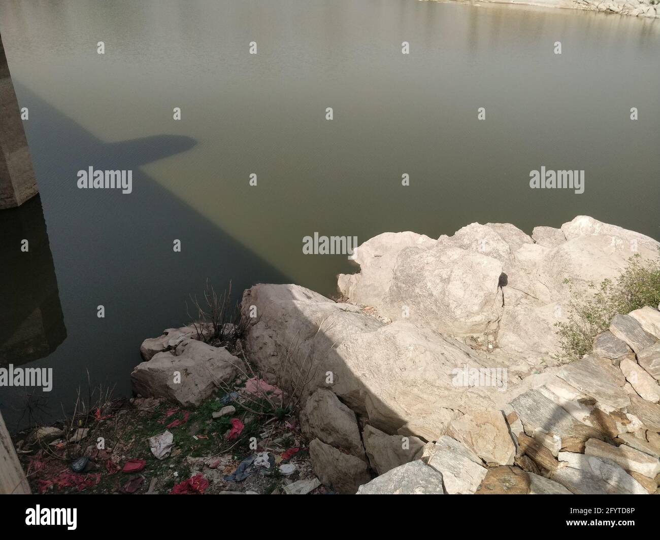 A high angle shot of the lake and rocky shore in Rajasthan in India ...