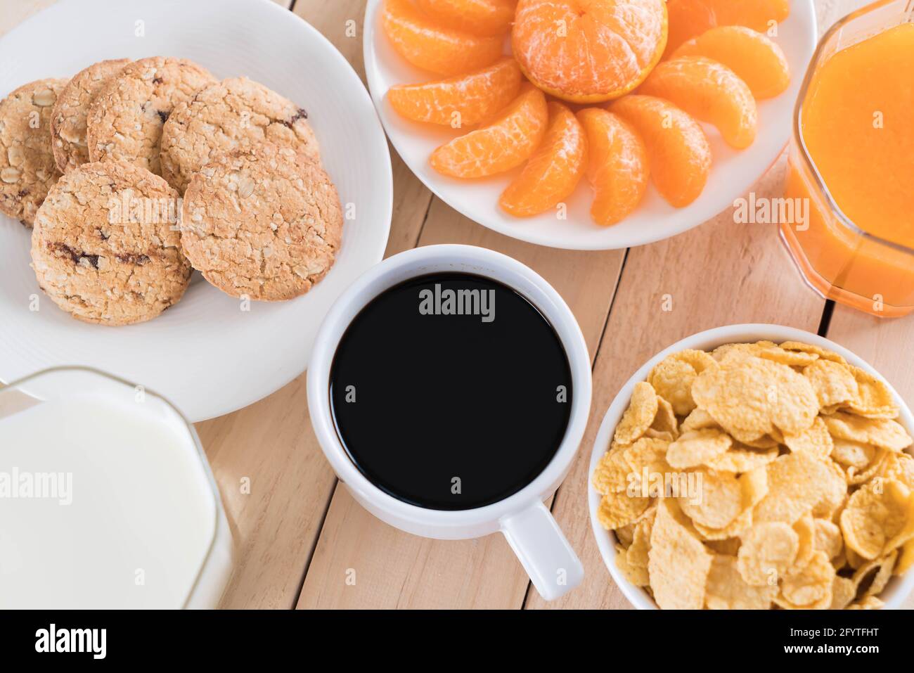 Table Breakfast - Continental Breakfast, fruit, cereals and orange ...