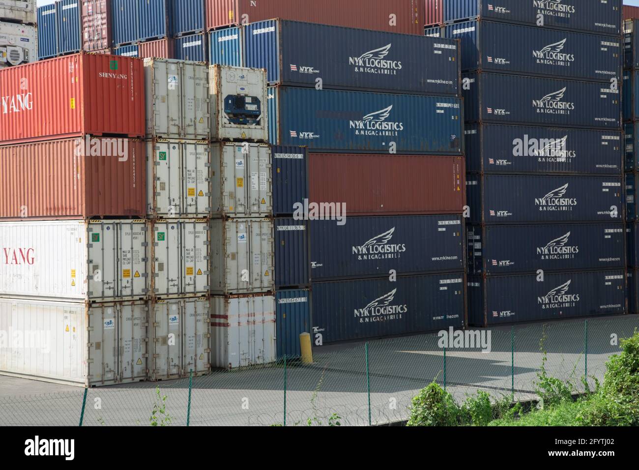 Intermodal Container Garage