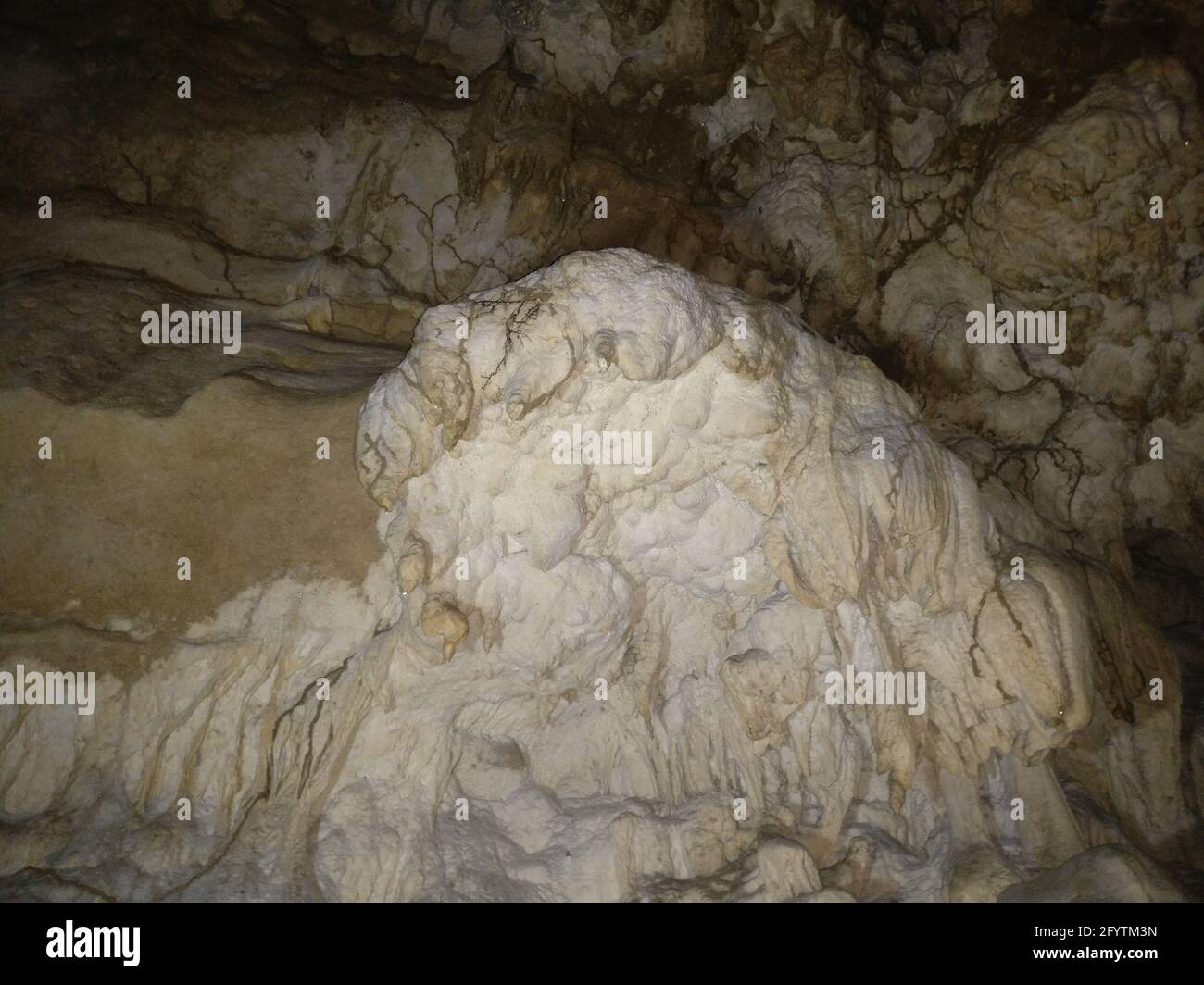 The beautiful rock formations inside the cave Stock Photo - Alamy