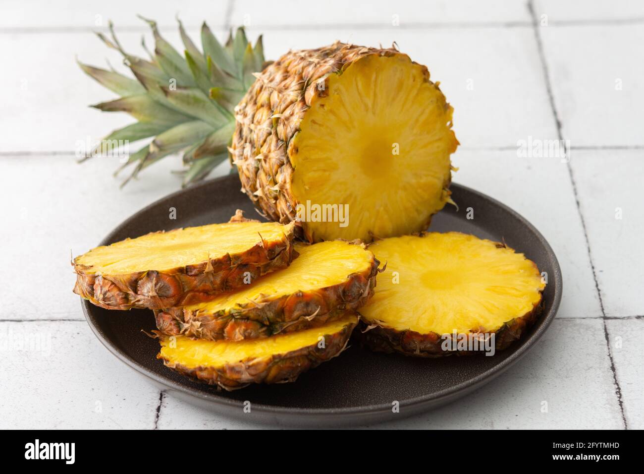 Ripe juicy pineapple cut into rings close-up Stock Photo - Alamy