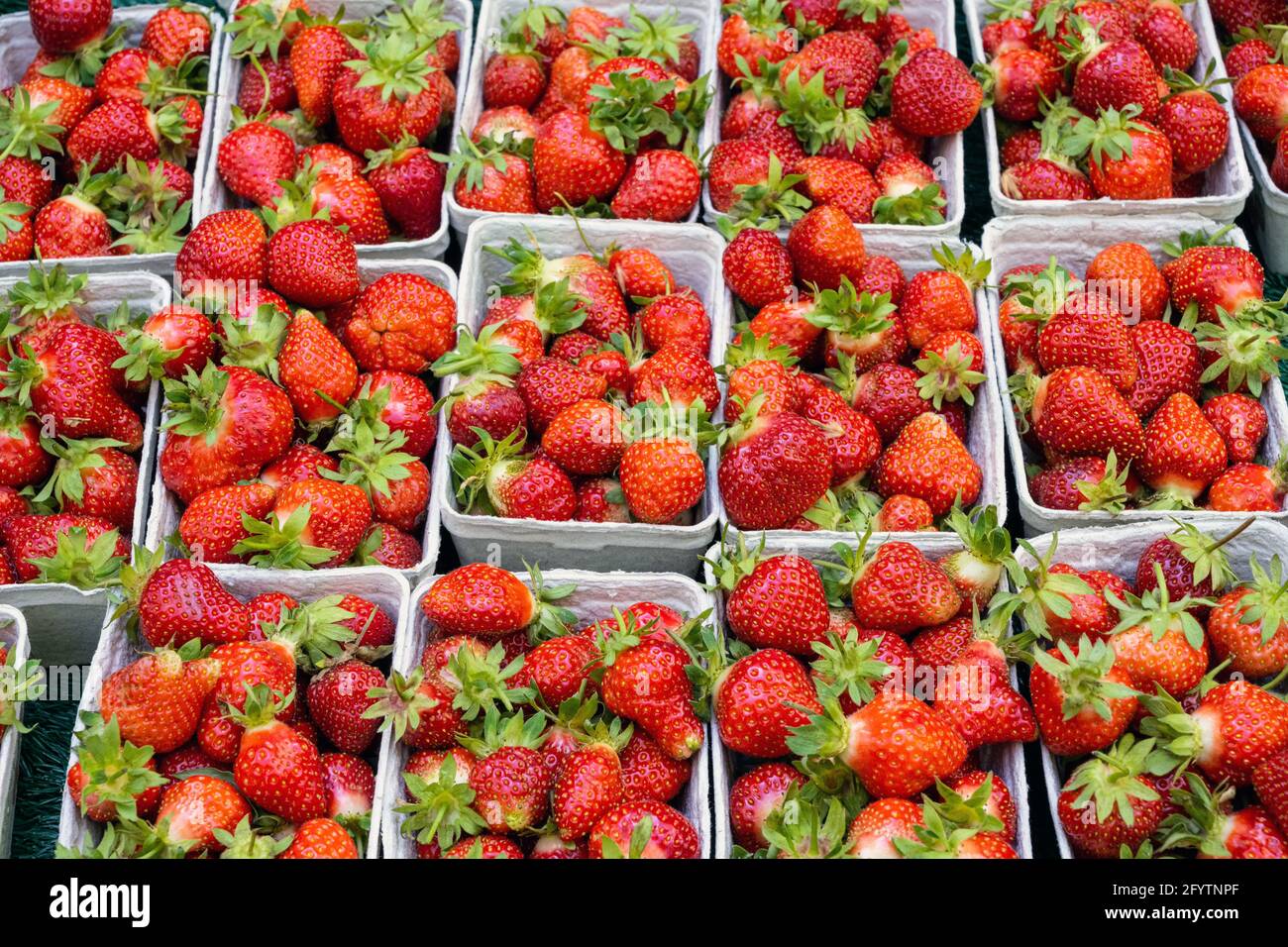 Strawberries food market hi-res stock photography and images - Alamy