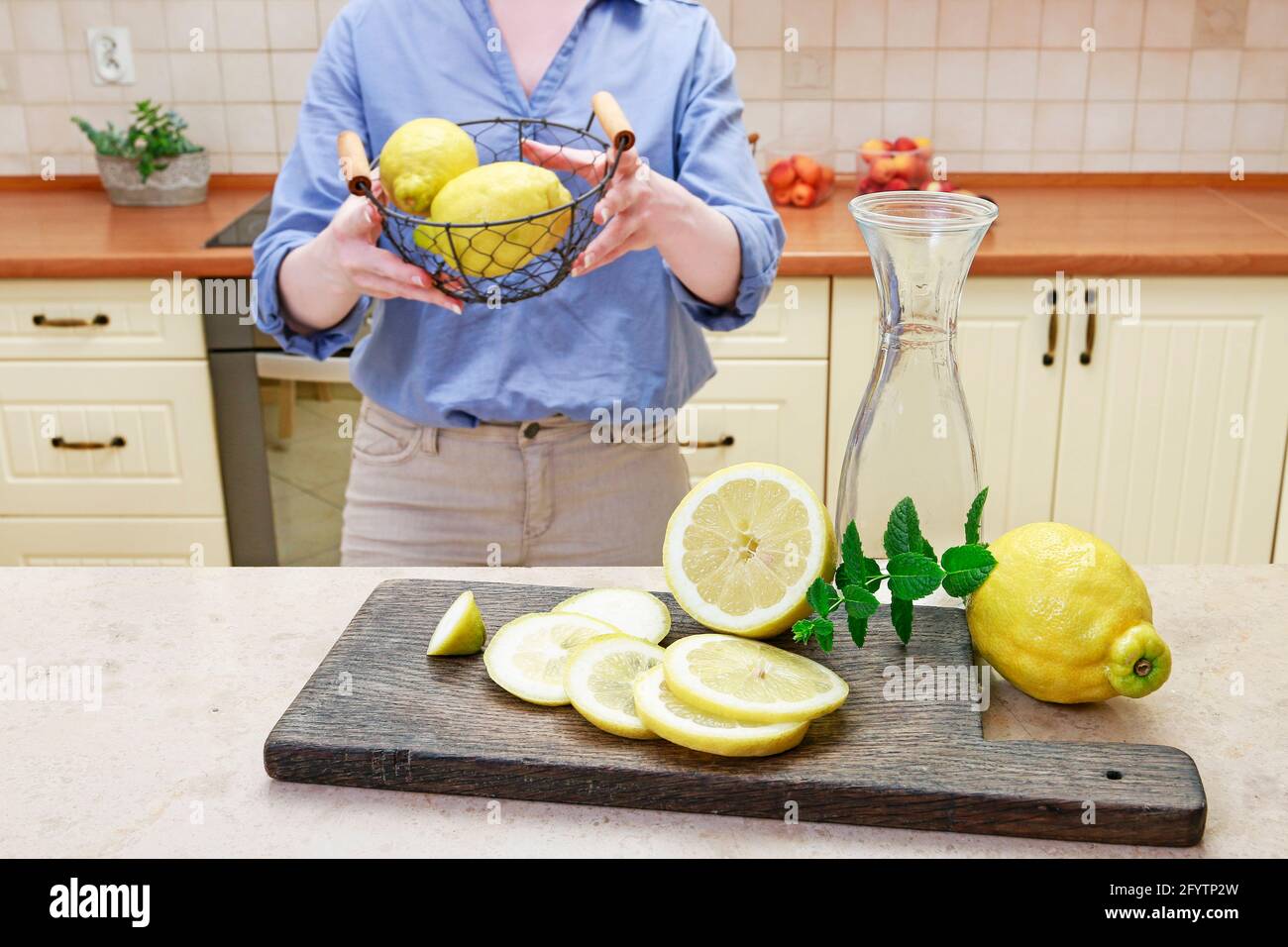 Woman making lemonade in her kitchen. Party time Stock Photo - Alamy