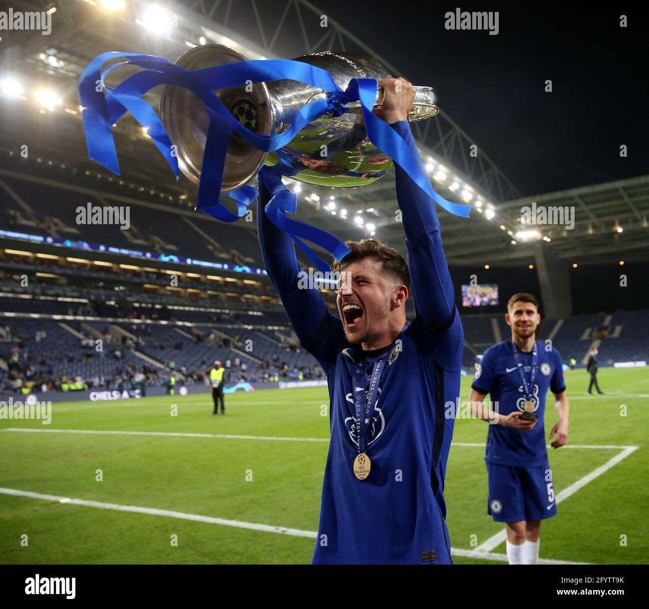 Mason mount champions league trophy hi-res stock photography and images ...
