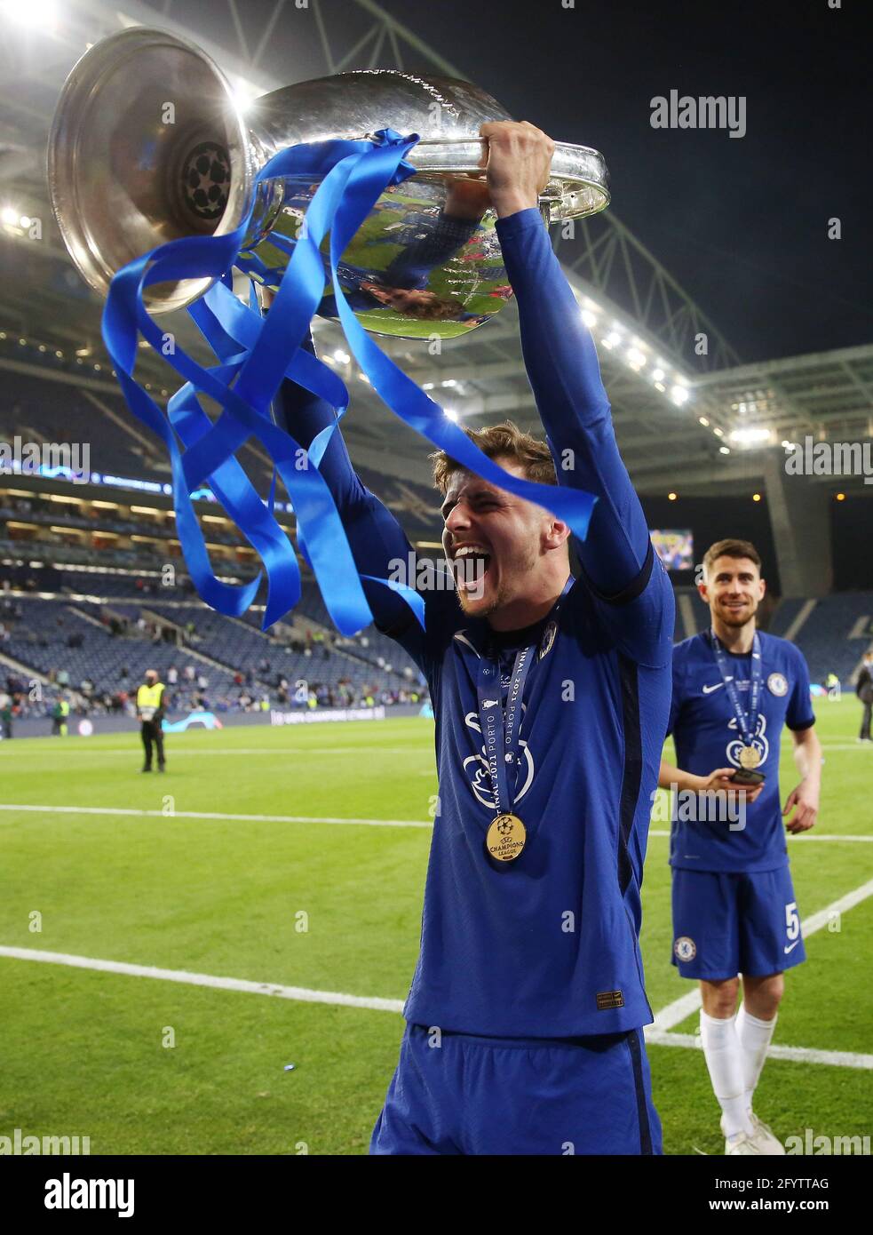 Mason mount champions league trophy hi-res stock photography and images ...