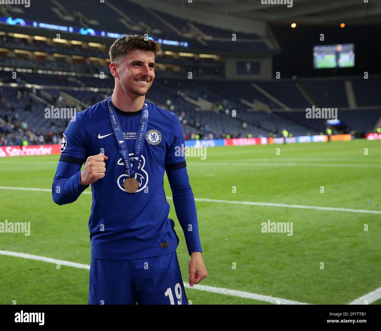 Porto, Portugal, 29th May 2021. Mason Mount of Chelsea celebrates ...