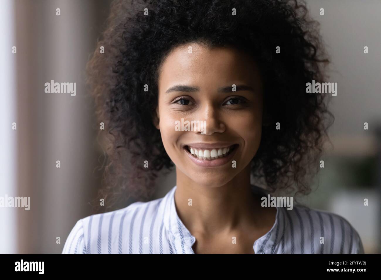Profile picture of smiling African American woman Stock Photo - Alamy Profile picture of smiling African American woman Stock Photo - Alamy