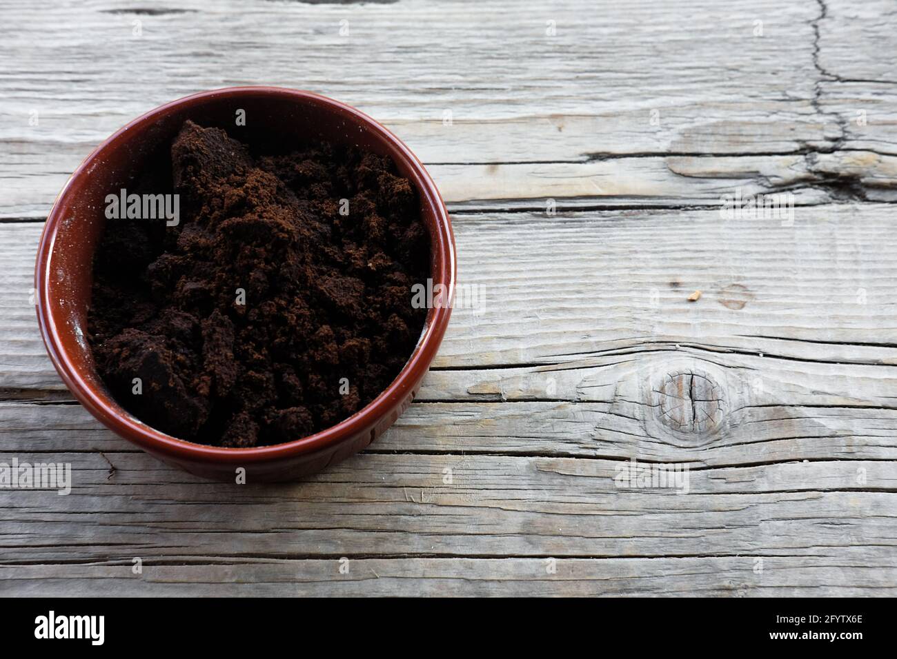 Filled plant pot hi-res stock photography and images - Alamy