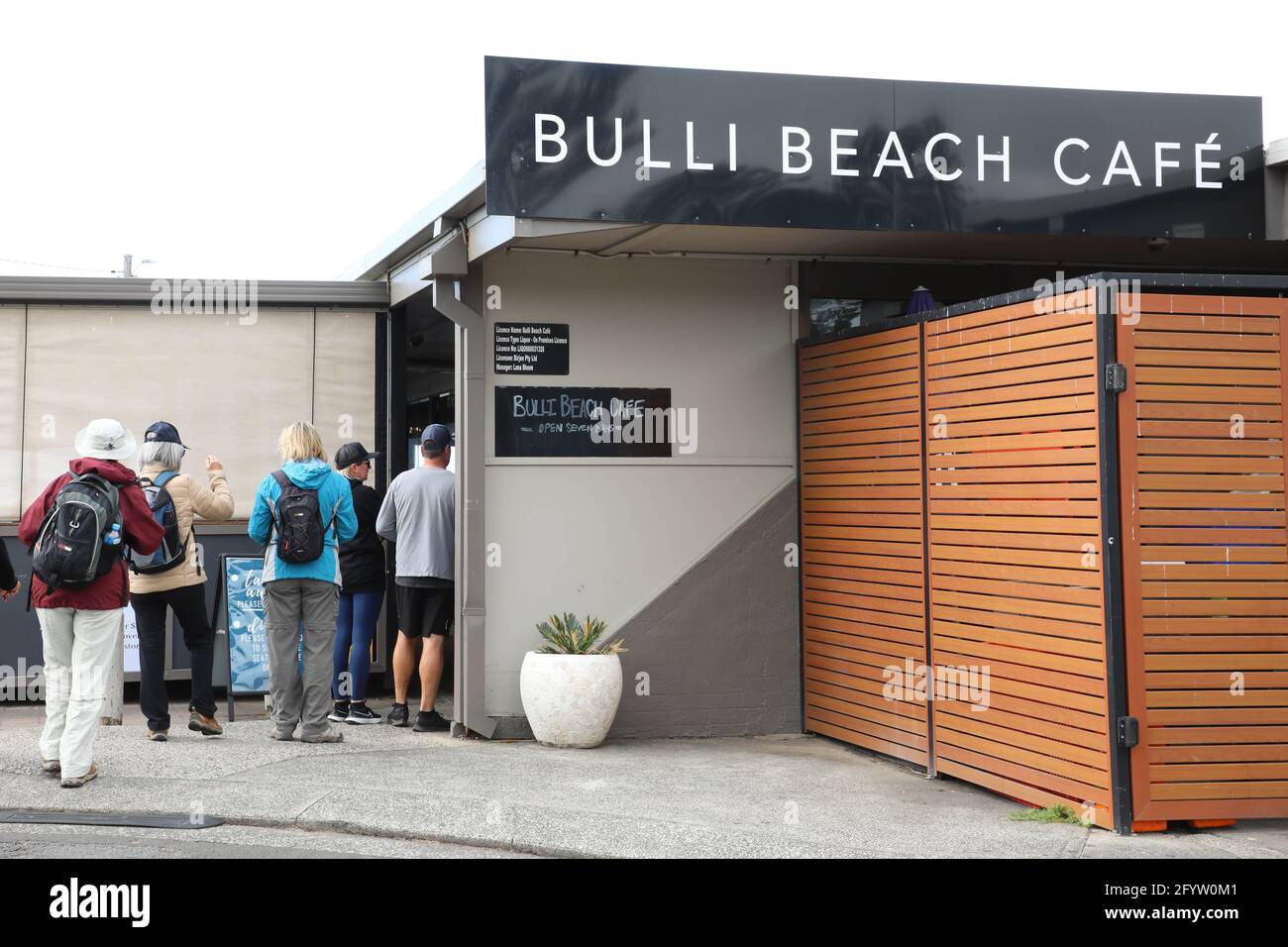 Bulli beach cafe hi-res stock photography and images - Alamy