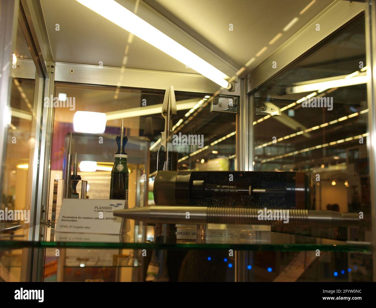 40mm CTS APFSDS round Stock Photo - Alamy