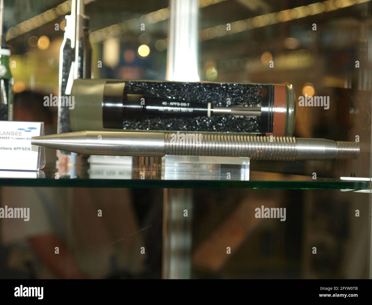 40mm CTS APFSDS round Stock Photo - Alamy