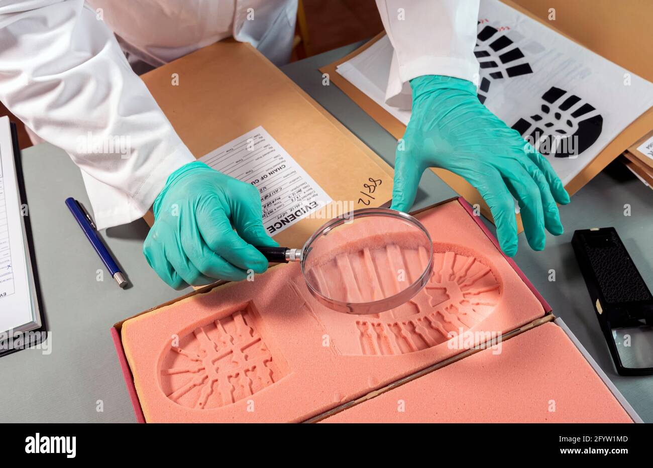 Shoe print crime scene hi-res stock photography and images - Alamy