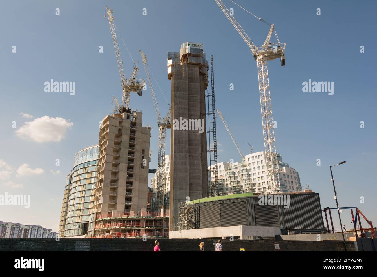New housing complexes surrounding the redevelopment of Battersea Power ...