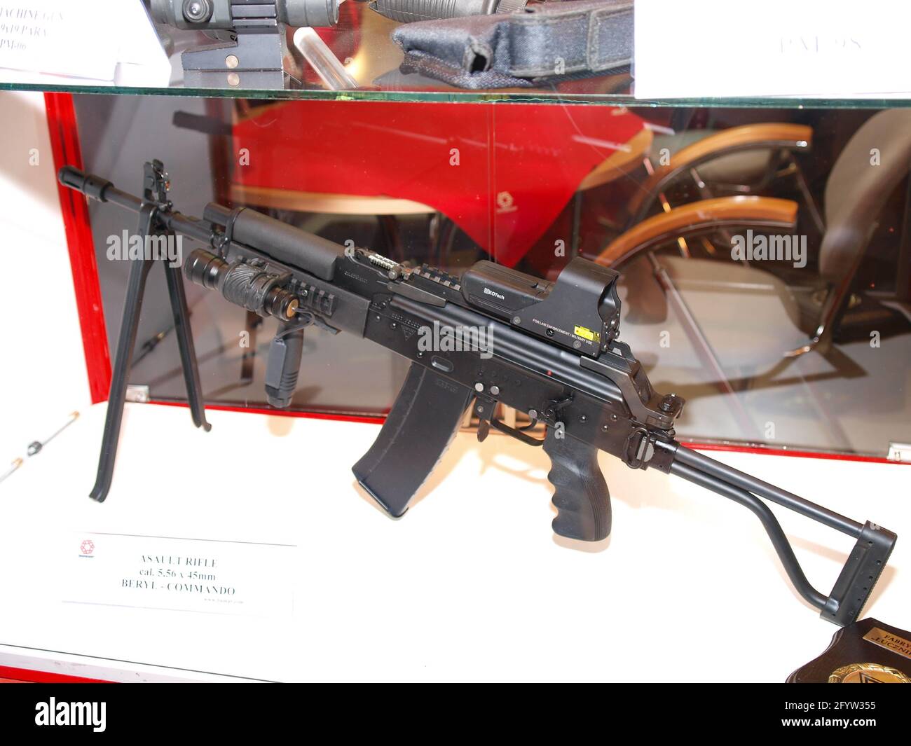 BERYL-COMMANDO Assault rifles in eurosatory 2008 Stock Photo - Alamy
