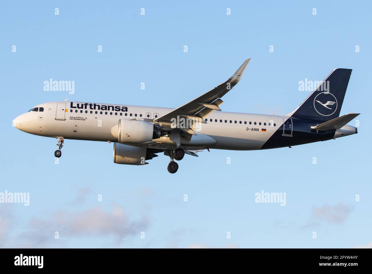 Lufthansa airbus a320 landing london heathrow airport hi-res stock ...