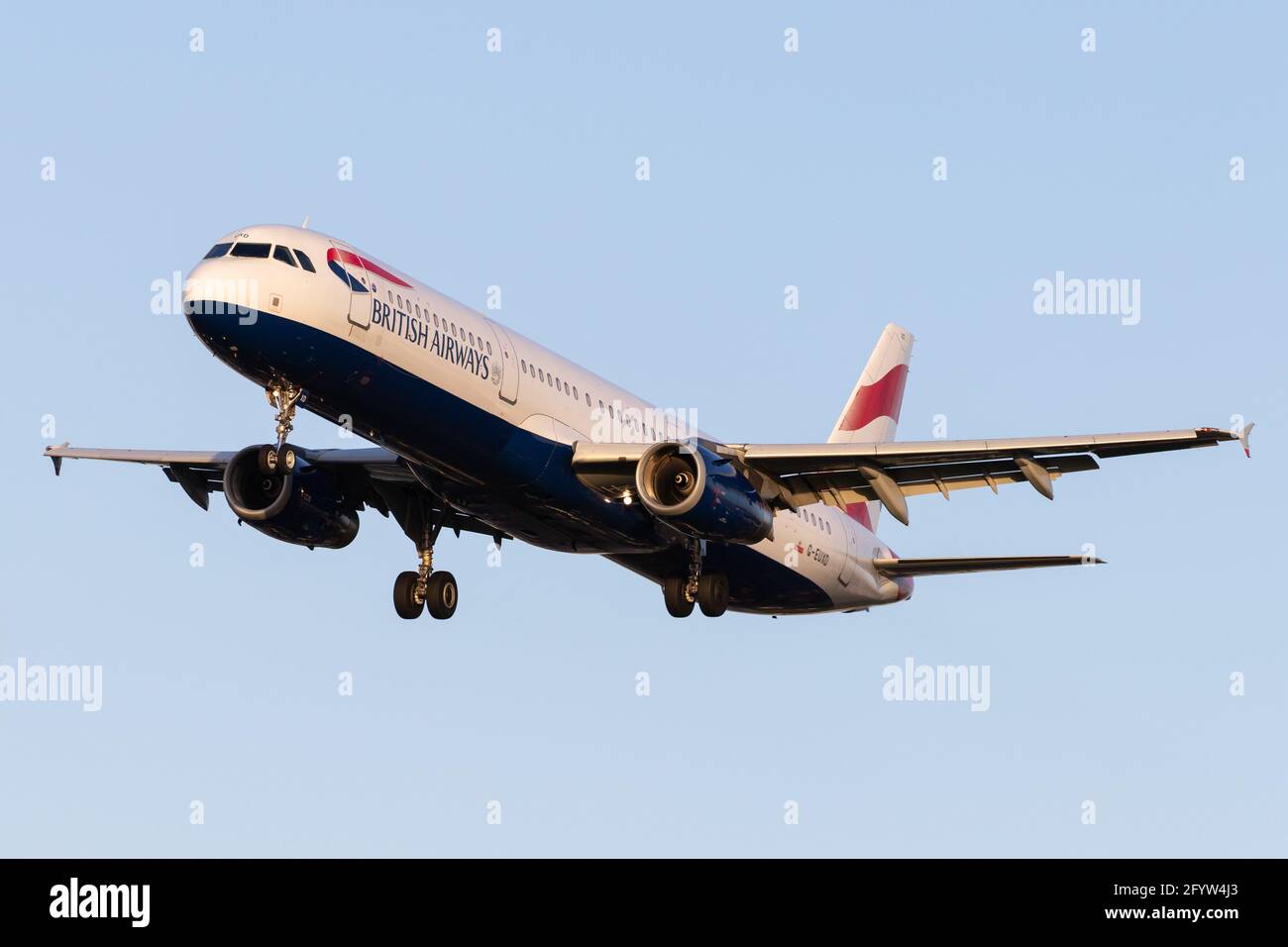 Ba airbus a321 landing hi-res stock photography and images - Alamy
