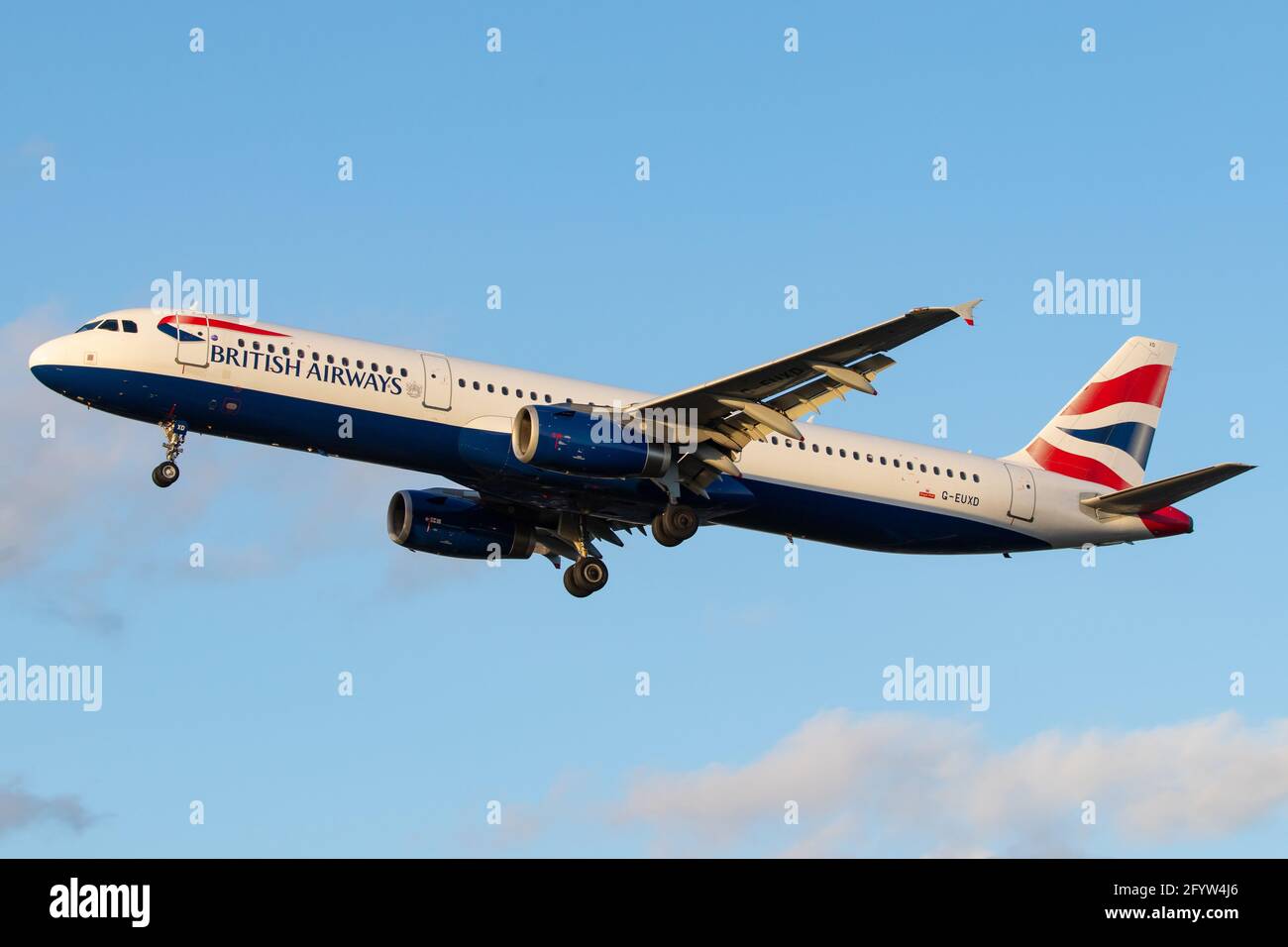 Ba a321 landing hi-res stock photography and images - Alamy