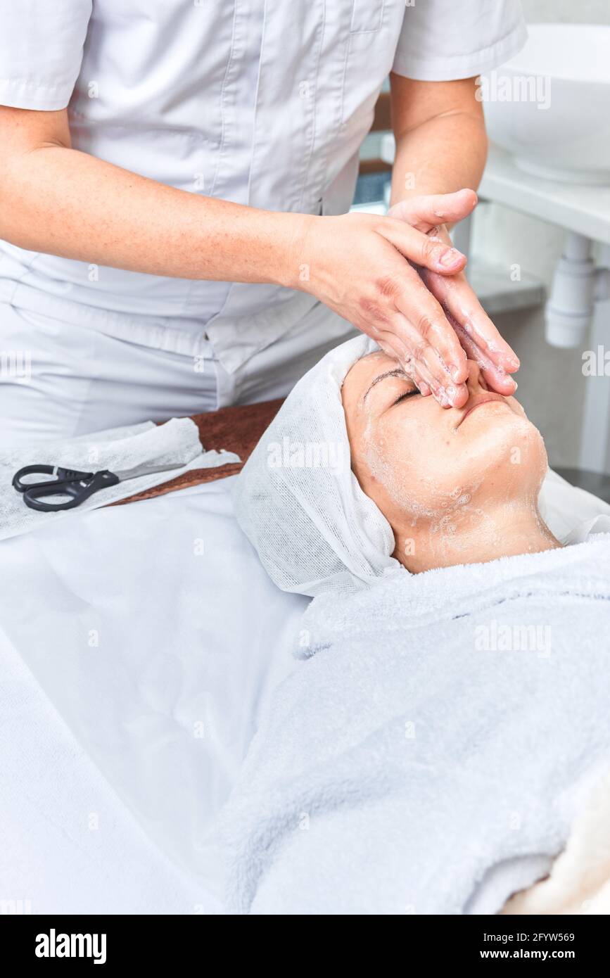 skin care. the doctor prepares the patient for the procedure Stock ...