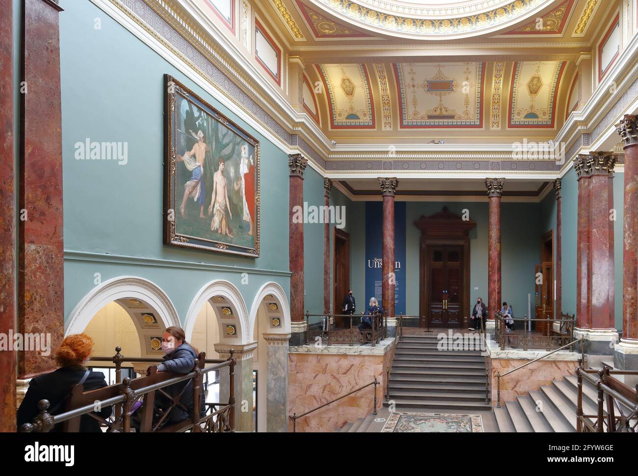 The national gallery london interior hi-res stock photography and ...