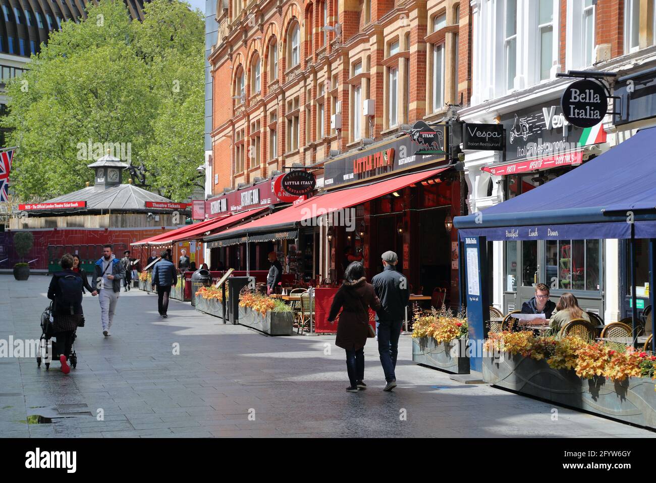 Little britain street london hi-res stock photography and images - Alamy