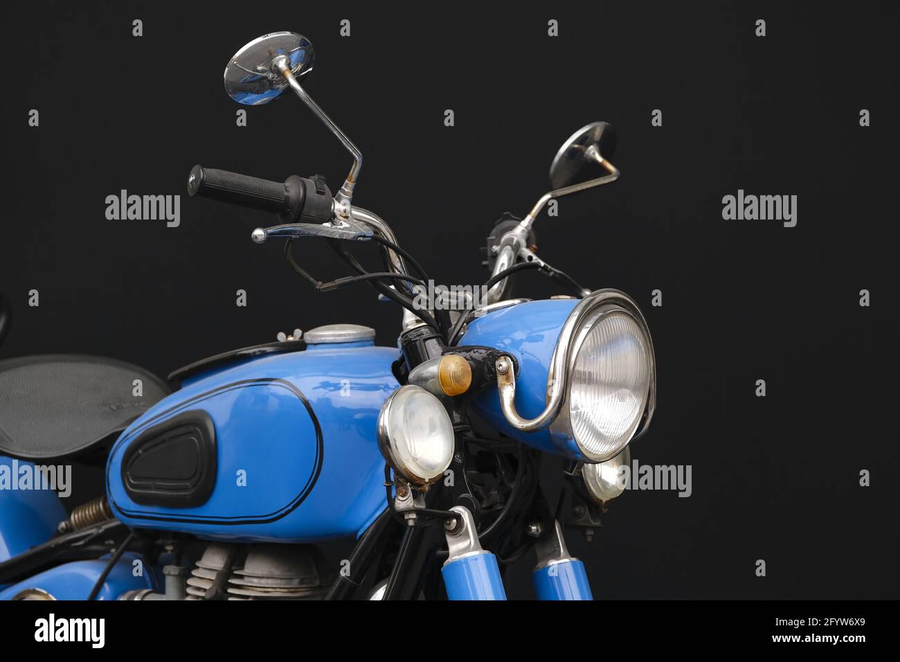 Vintage blue motorcycle hi-res stock photography and images - Alamy
