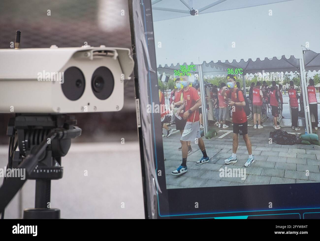 Body temperature detector hi-res stock photography and images - Alamy