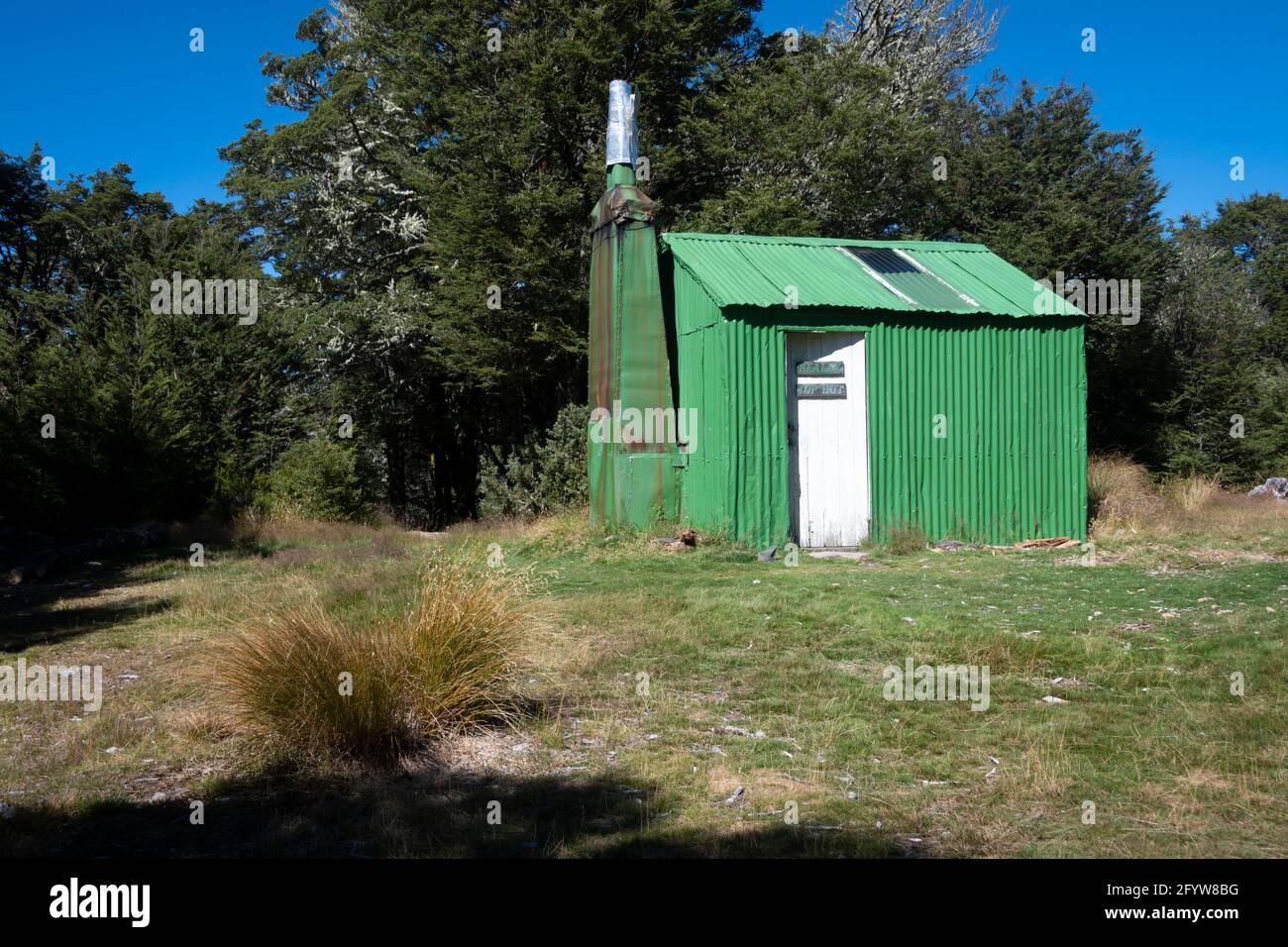 Tree top hut hi-res stock photography and images - Alamy