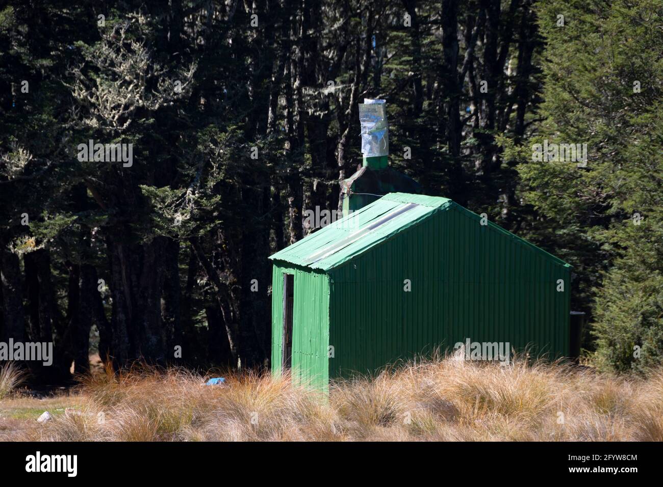 Tree top hut hi-res stock photography and images - Alamy