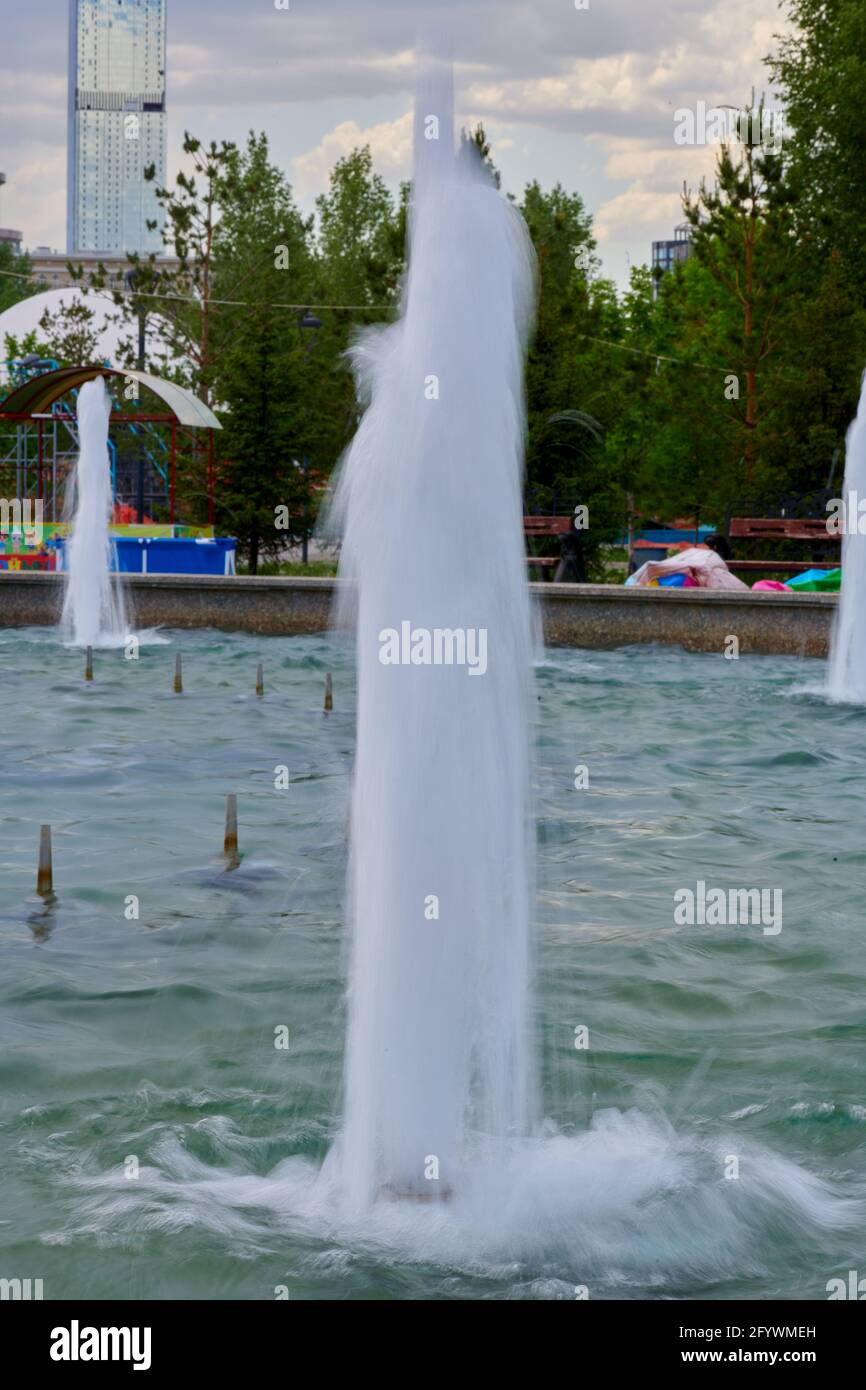 Drinking fountain silhouette hi-res stock photography and images - Alamy