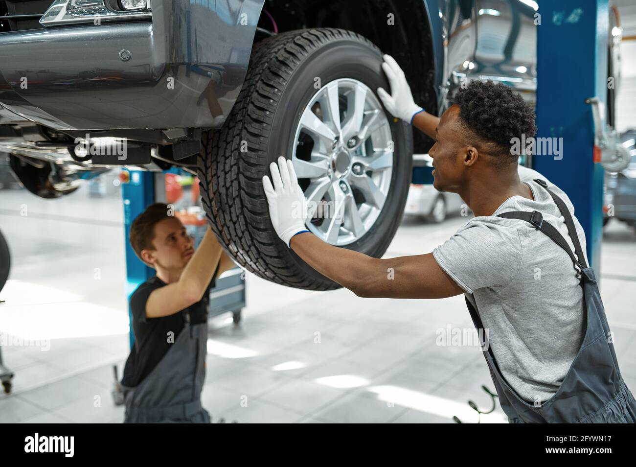 Car shop workers hi-res stock photography and images - Alamy