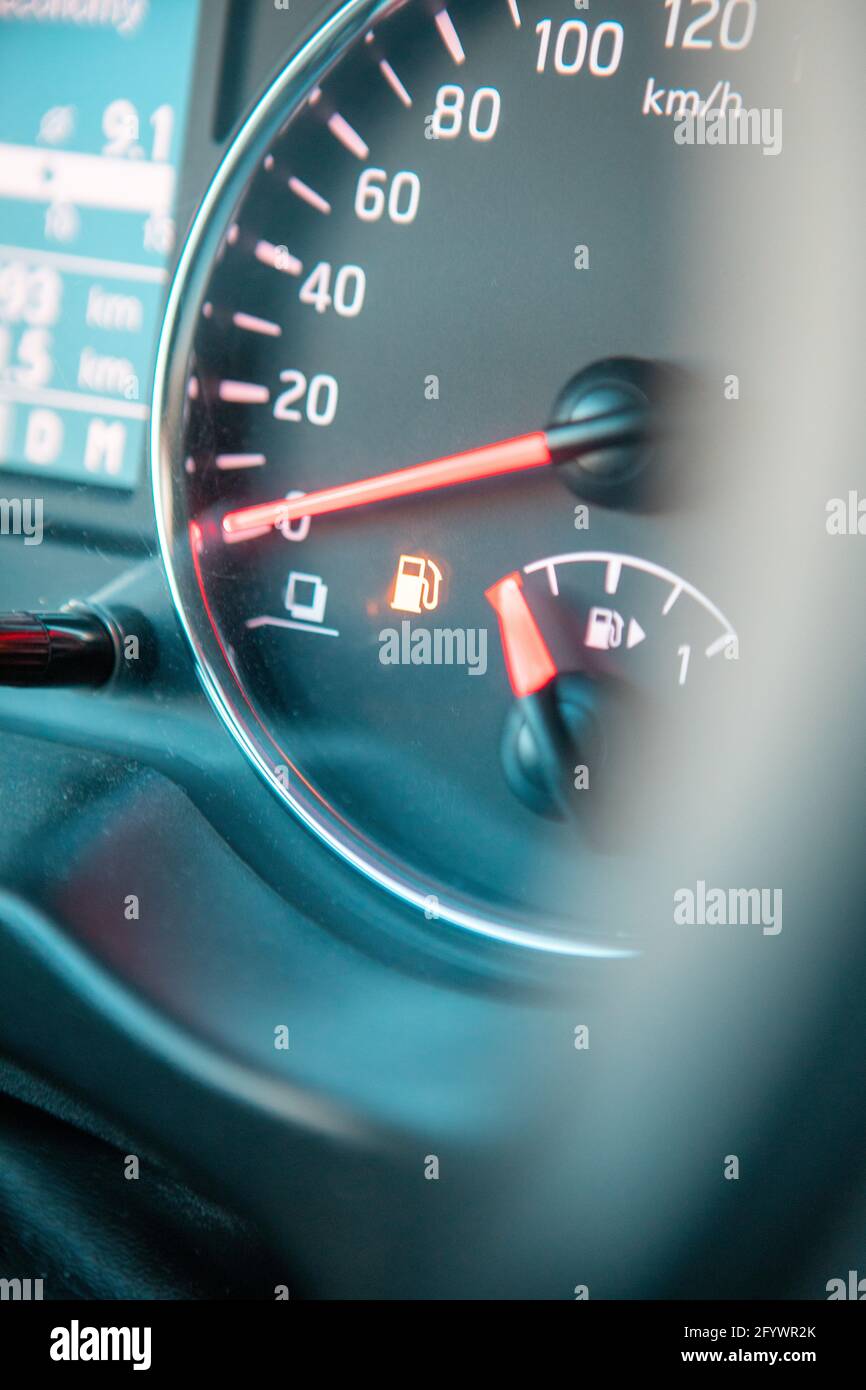 Car dashboard warning signs hi-res stock photography and images - Alamy