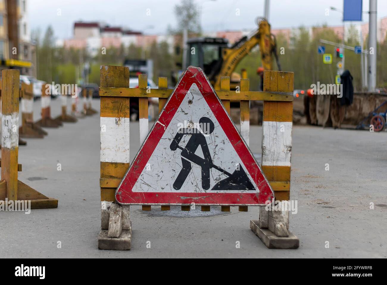 Work in progress road sign hi-res stock photography and images - Alamy
