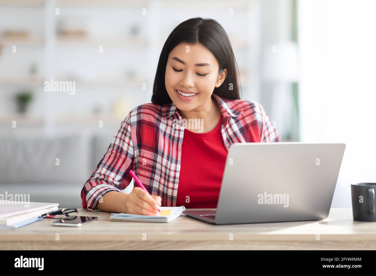 Career woman learning hi-res stock photography and images - Alamy