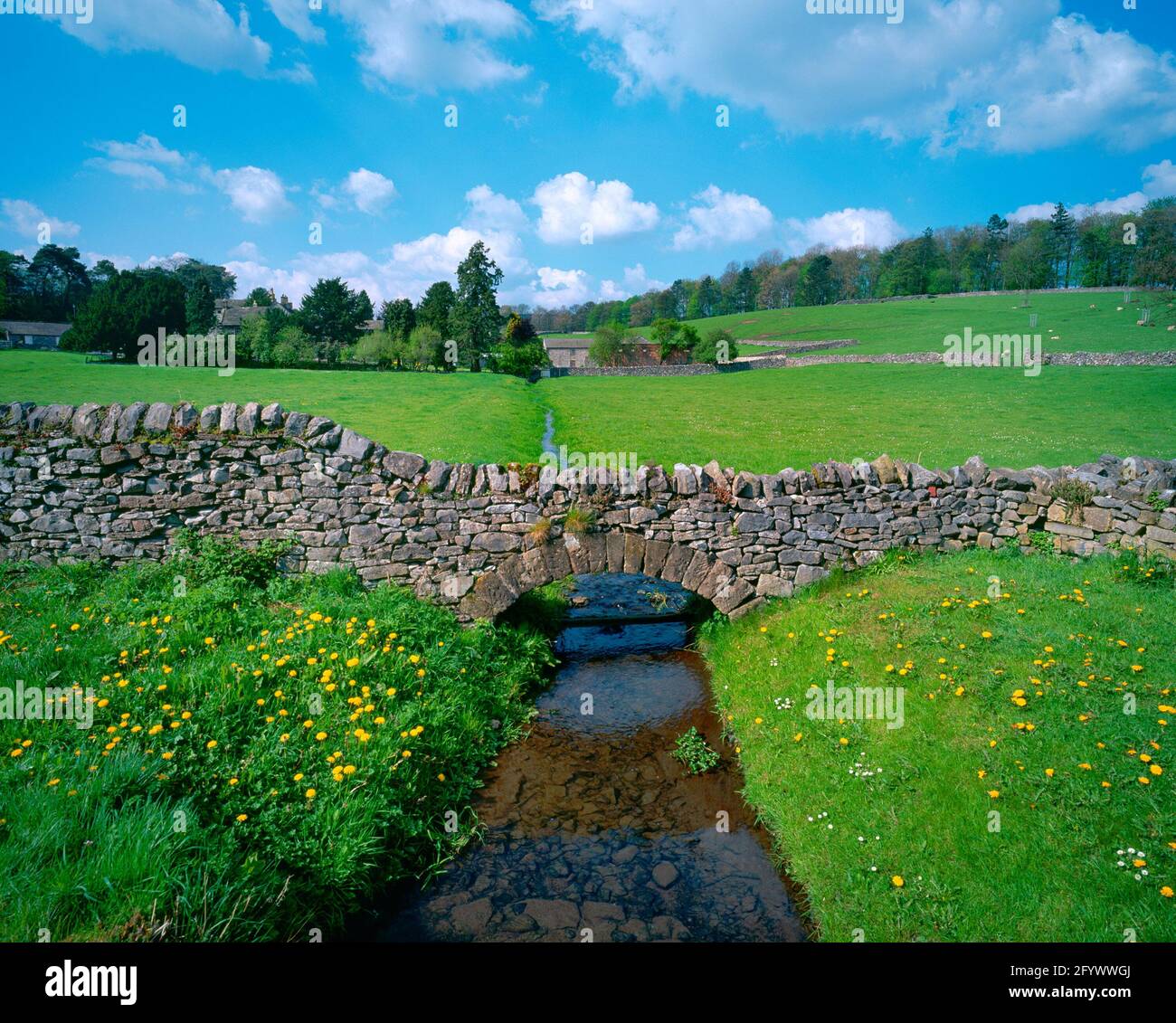 UK, England, Derbyshire, Peak District, rural landscape, spring Stock ...