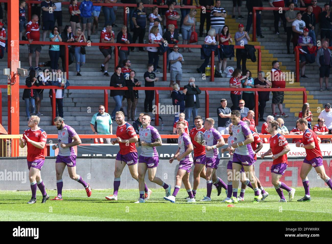 East stand fans hi-res stock photography and images - Alamy