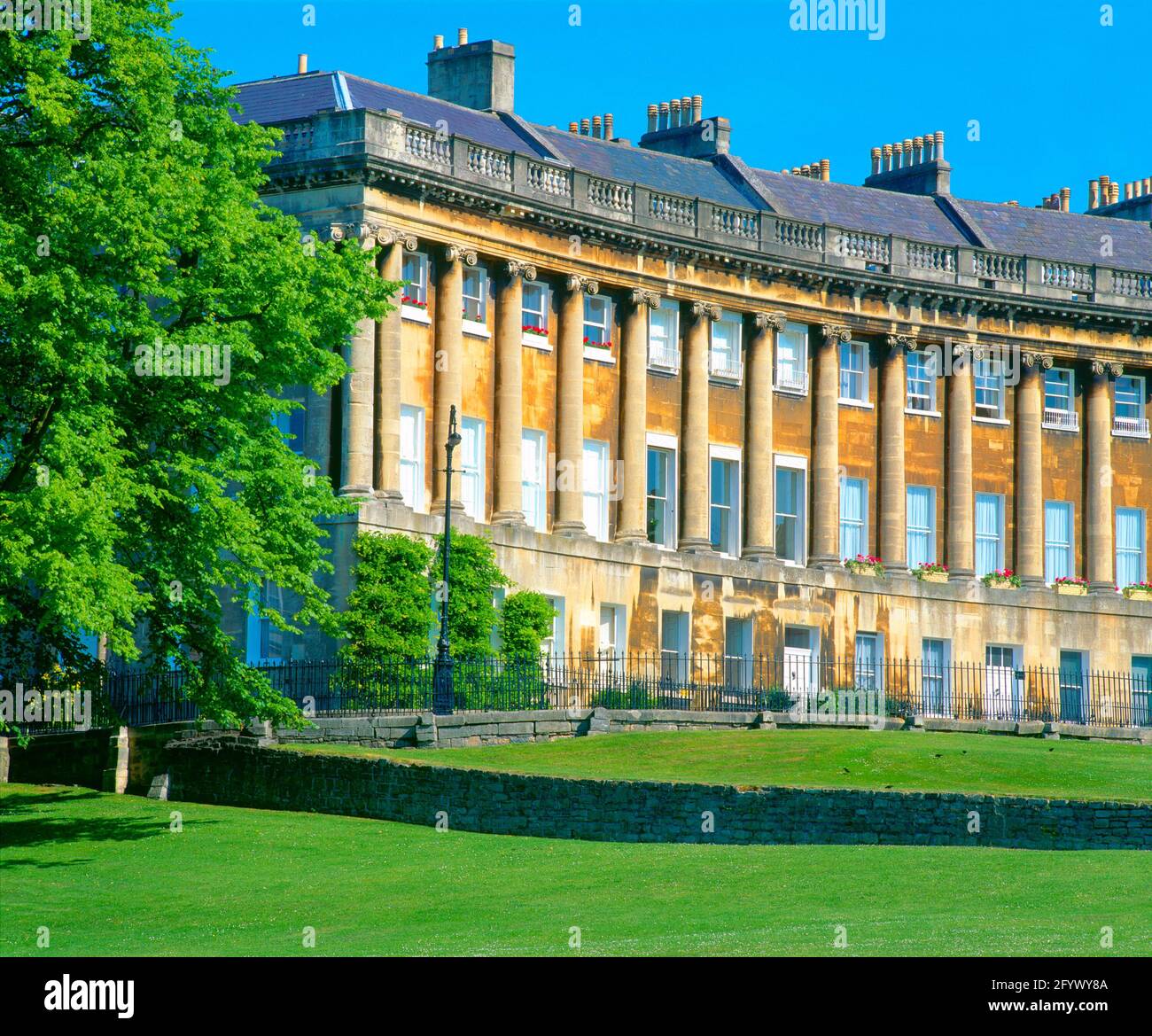 False parapet hi-res stock photography and images - Alamy