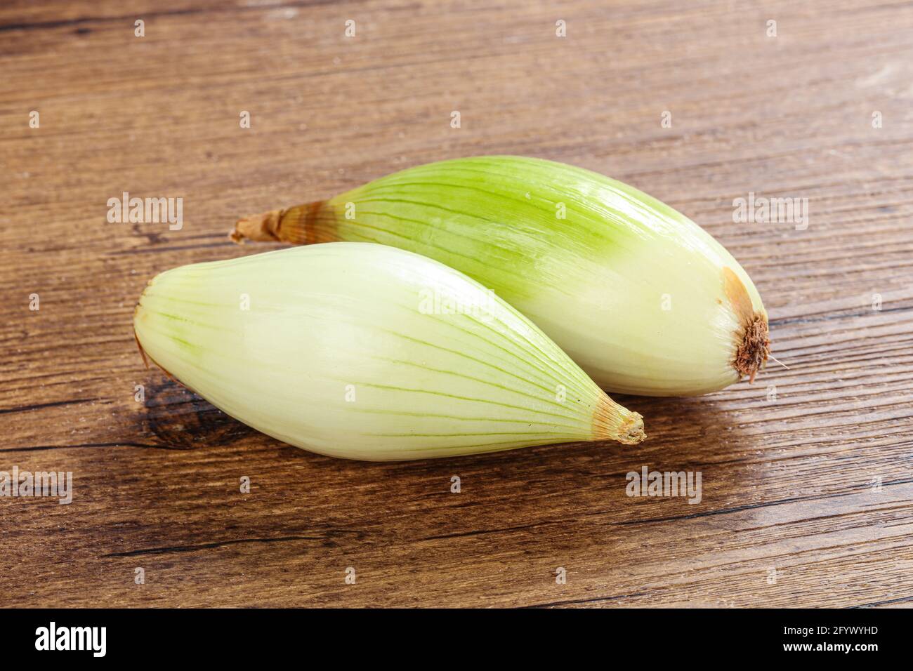 Ripe and tasty shallot onion for cooking Stock Photo - Alamy