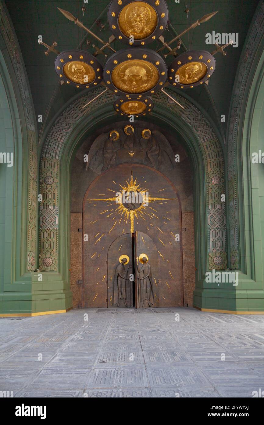 Picturesque entrance to the Main Temple of the Armed Forces of the ...