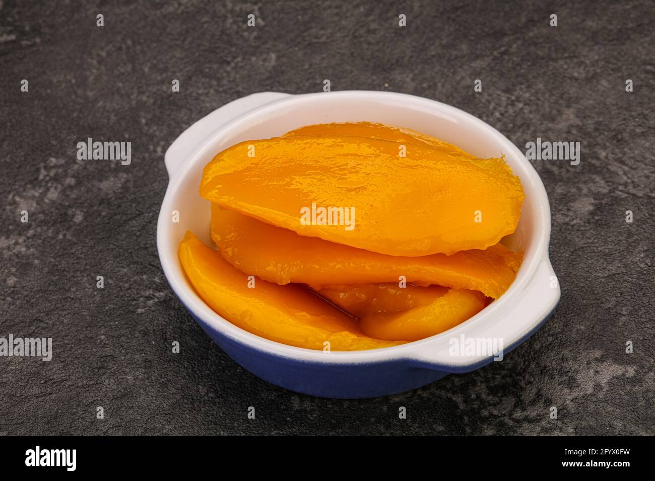 Sweet delicous mango slices in syrop Stock Photo - Alamy