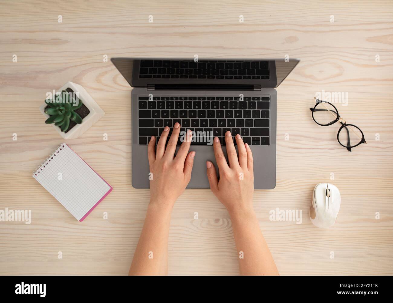 Palm desktop hi-res stock photography and images - Alamy