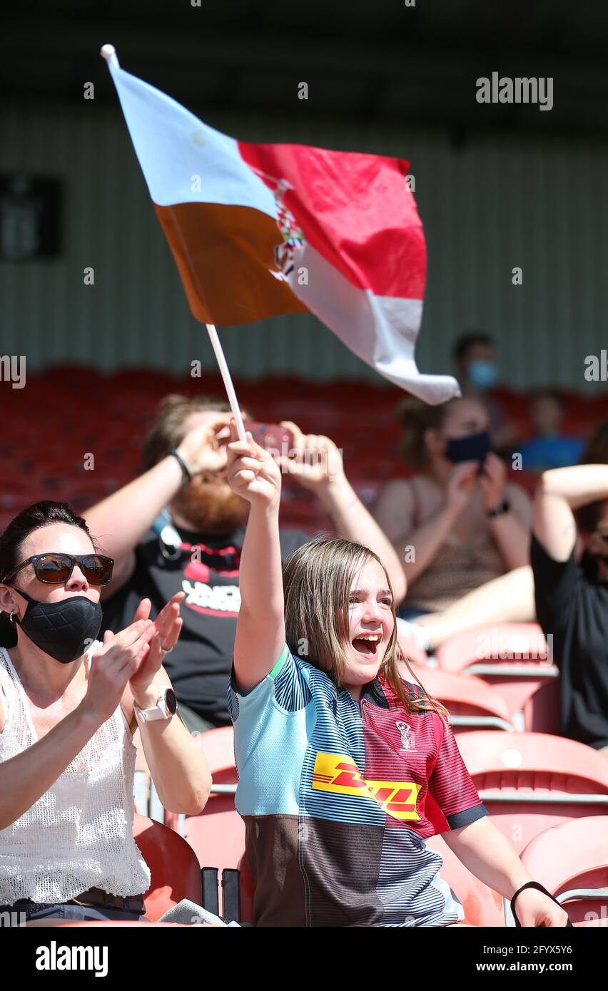 Saracens fans in the stands hi-res stock photography and images - Alamy