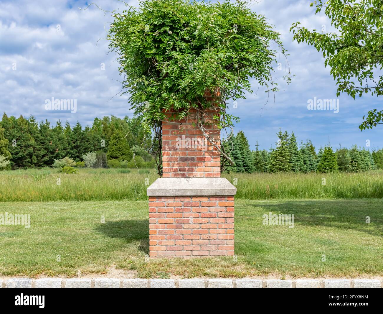 Column brick hi-res stock photography and images - Alamy