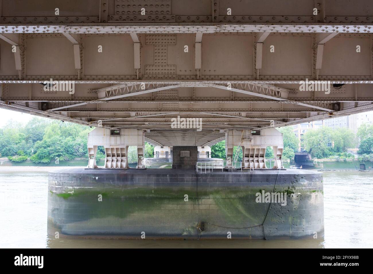 Under bridge perspective hi-res stock photography and images - Alamy