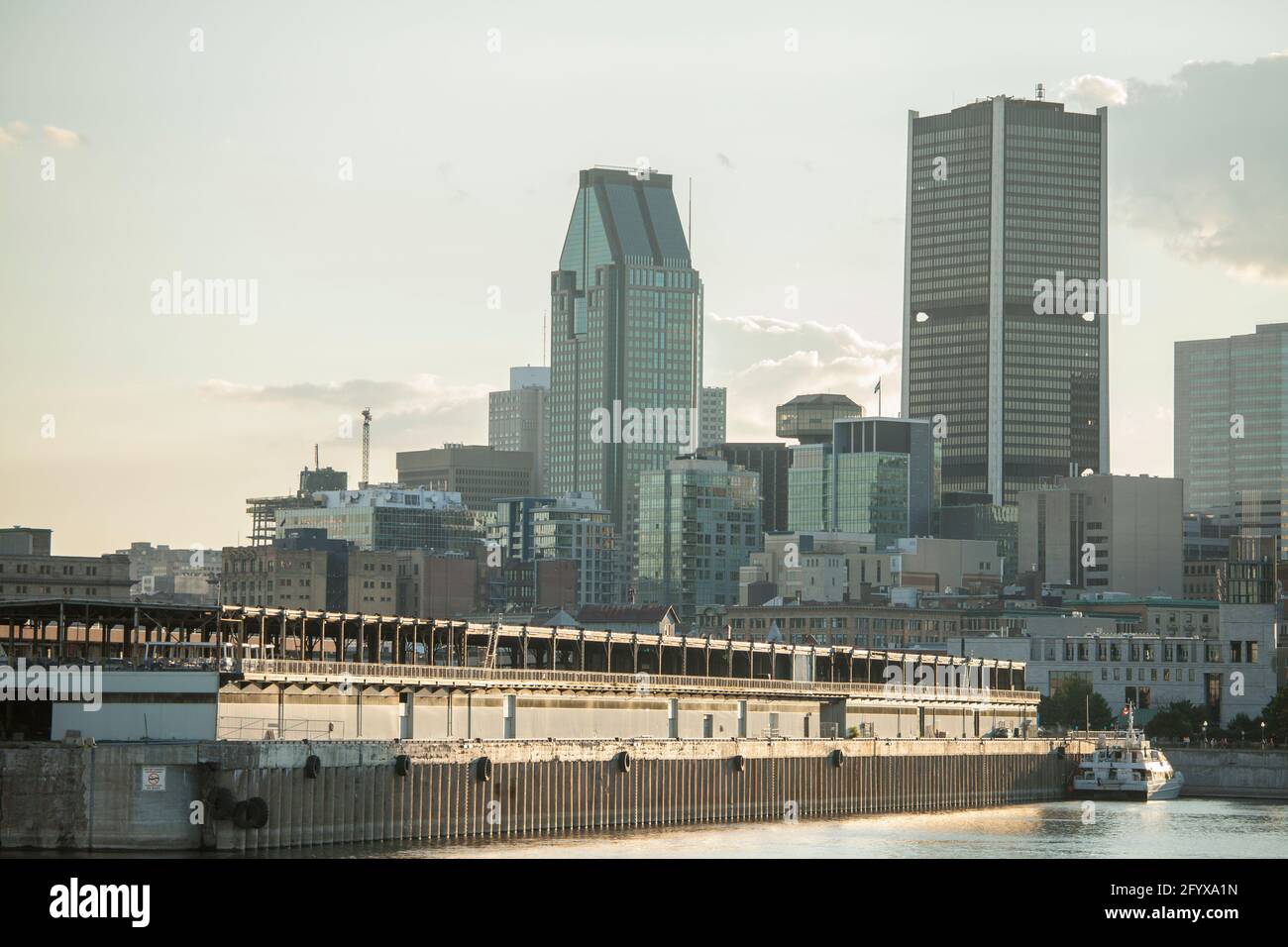 Montreal urban area hi-res stock photography and images - Alamy