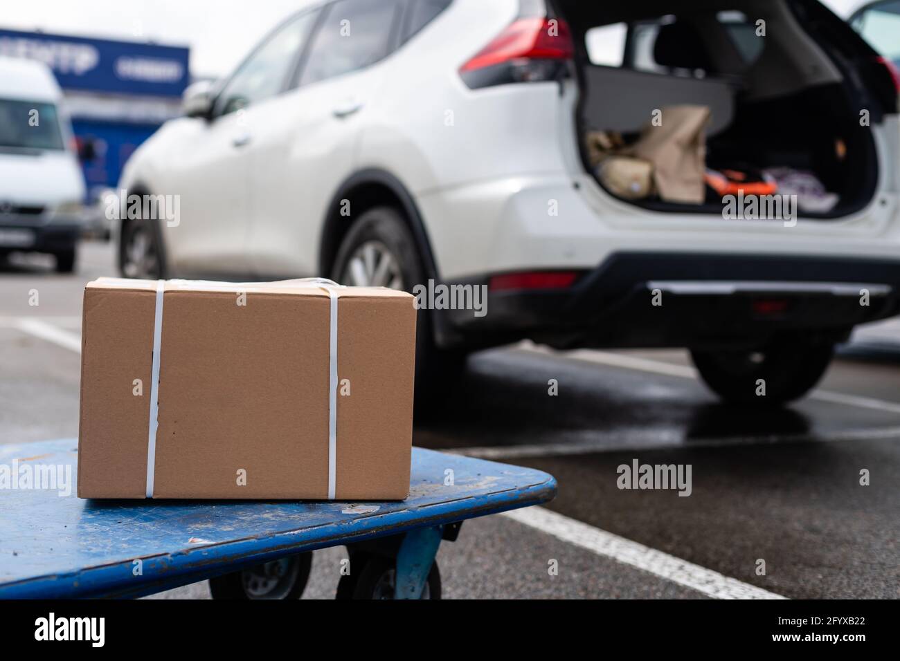 Brown cardboard moving box in the cart Stock Photo - Alamy