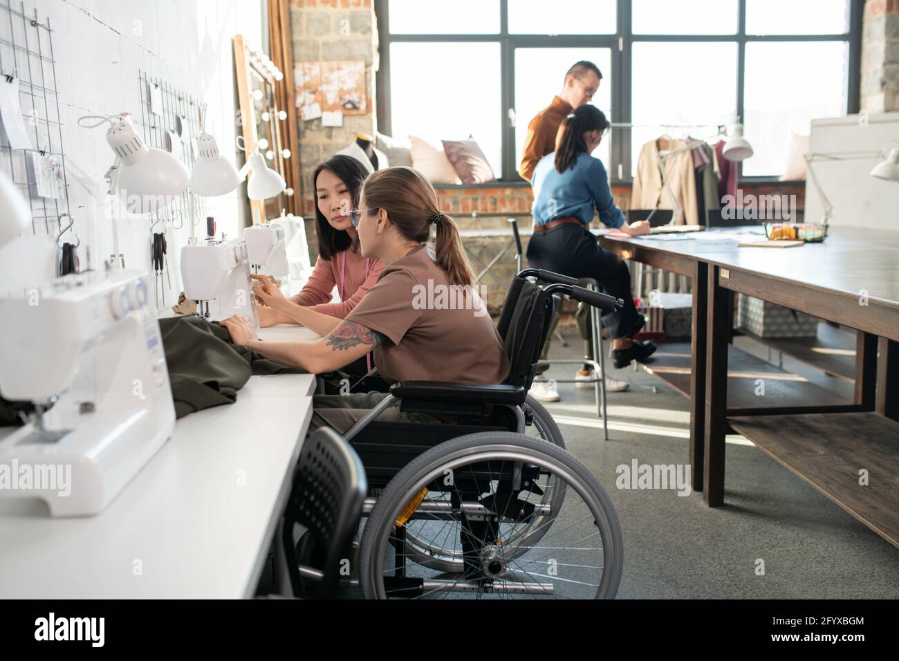 Two seamstresses hi-res stock photography and images - Alamy