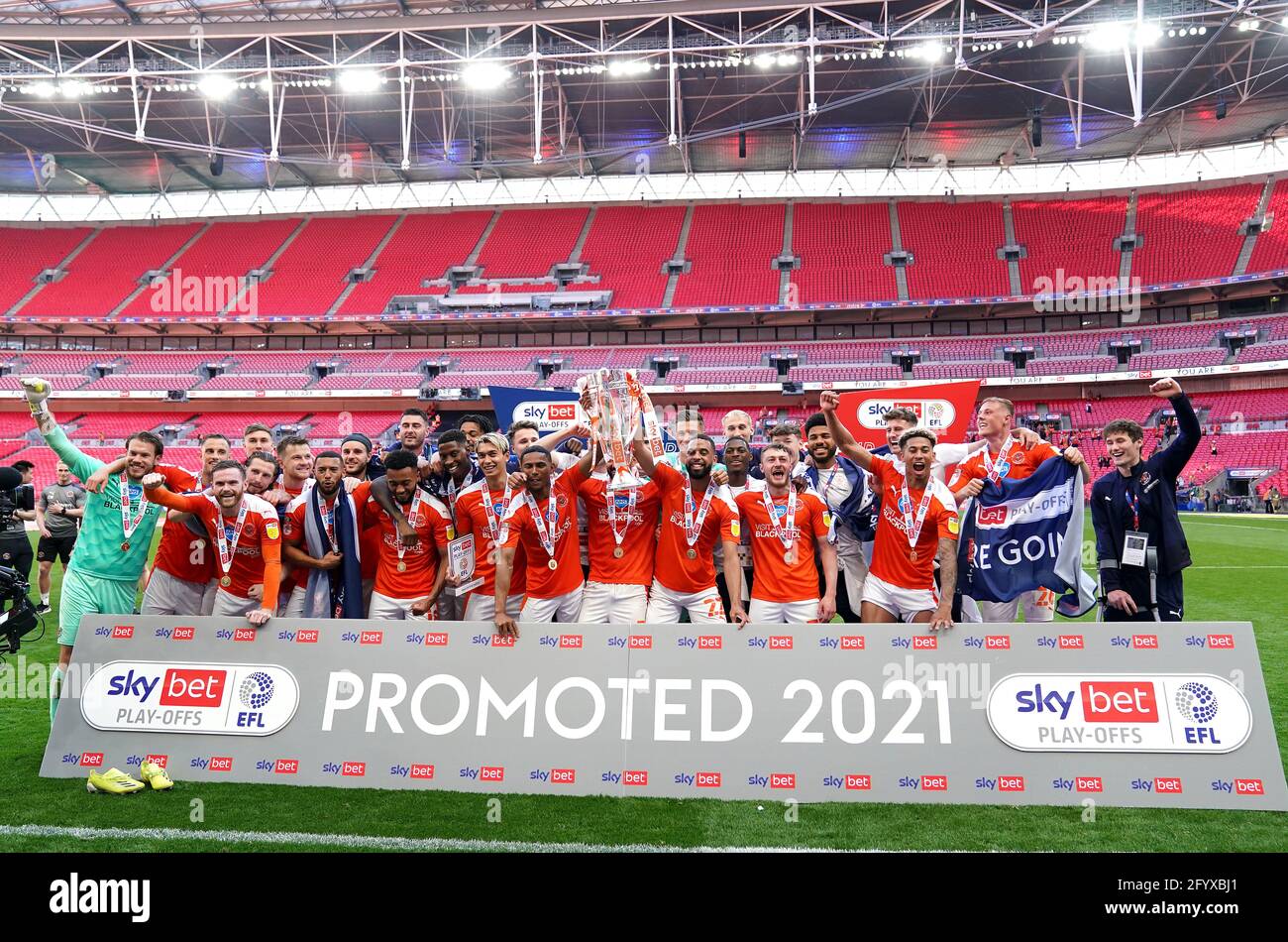Efl league one trophy hi-res stock photography and images - Alamy