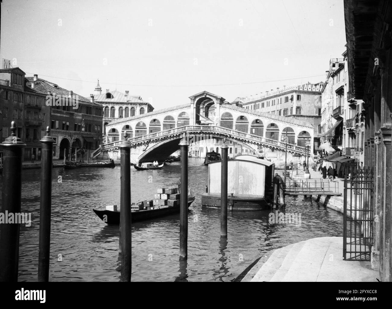 The Rialto Bridge, also known as the Ponte di Rialto, over the Grand ...
